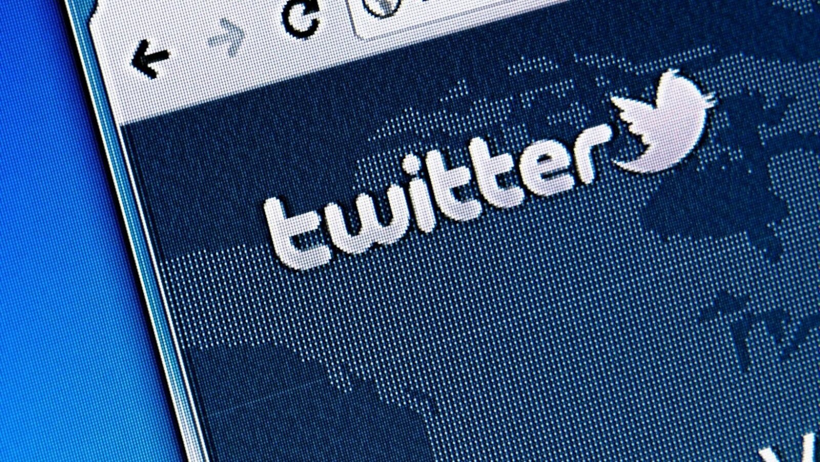 What is a retweet and how do you do it on Twitter - Daysaver