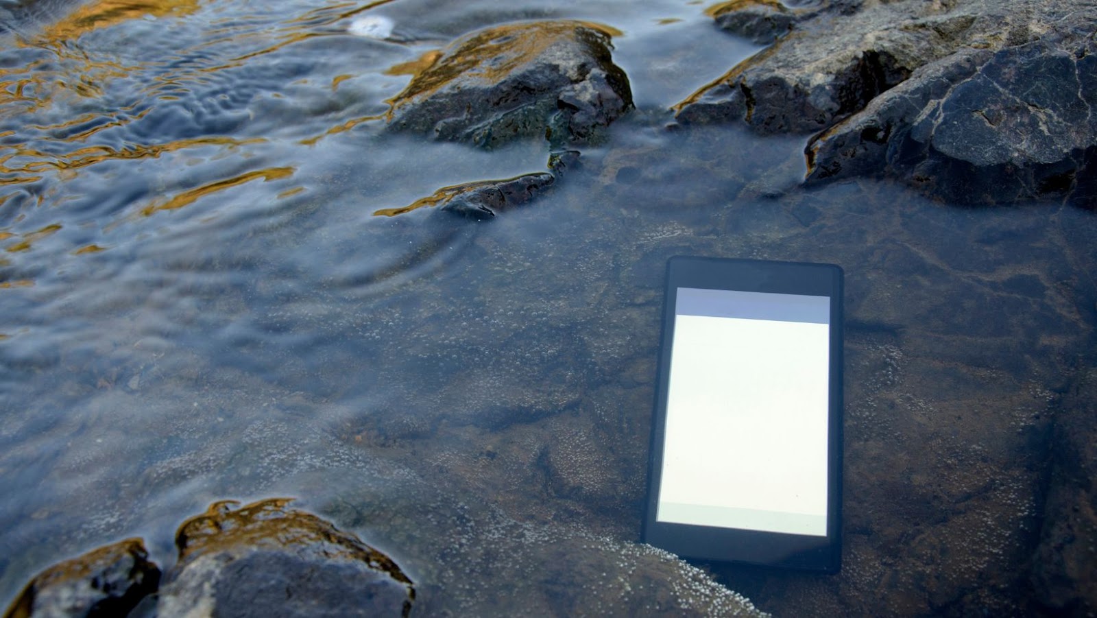 Waterproofing technology for the new iPhone - Day Saver